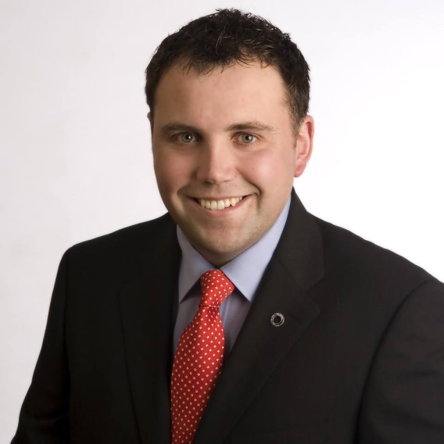 Crowe welcomes new road safety signs for Westbury - The Clare Herald